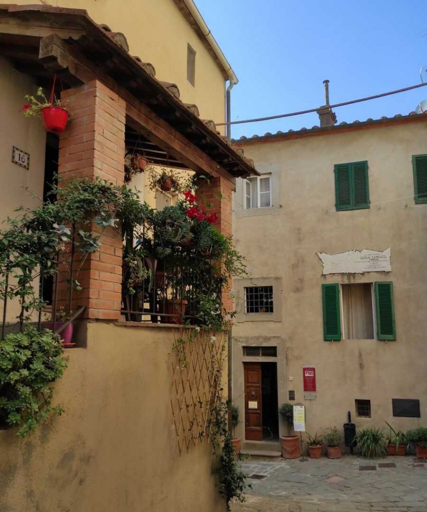 Castagneto Carducci: cosa vedere nel borgo dell'illustre poeta